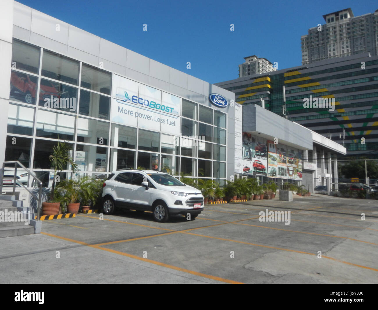 The Magallanes Interchange is a major traffic hub in Makati City, Metro ...