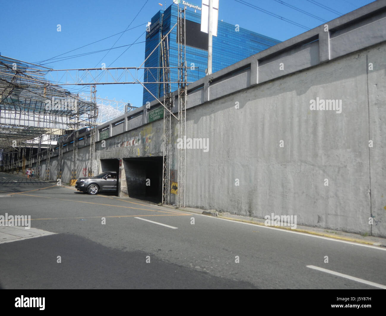 The Magallanes Interchange is a crucial road infrastructure located in ...