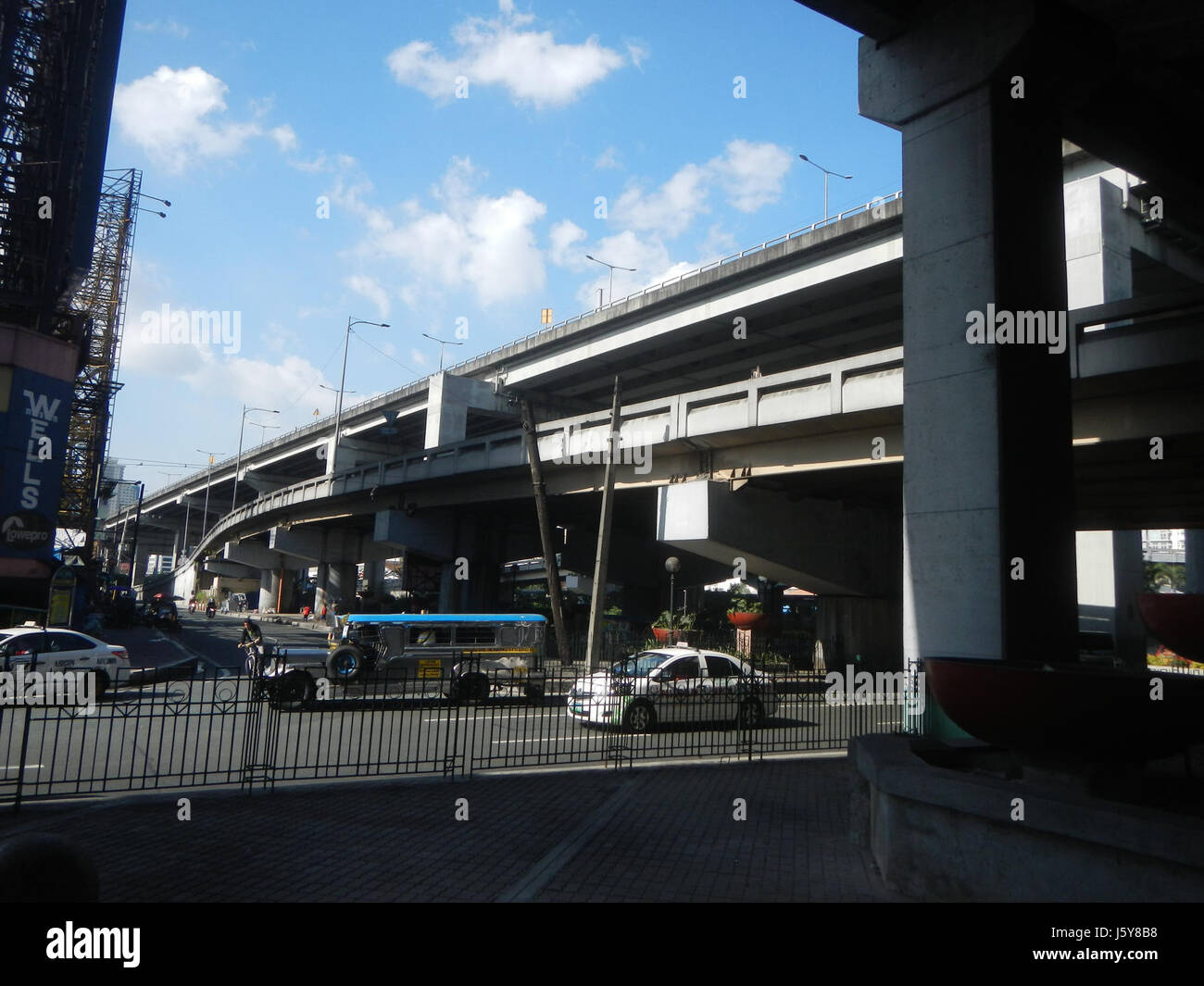 03724 Magallanes Interchange Park SLEx PNR Railway Bangkal Makati City ...