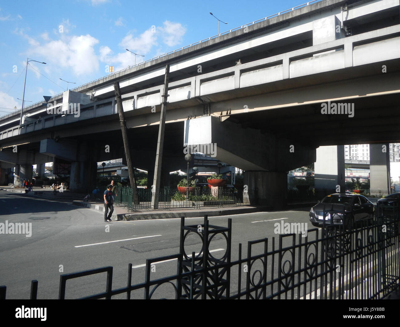 03724 Magallanes Interchange Park SLEx PNR Railway Bangkal Makati City ...