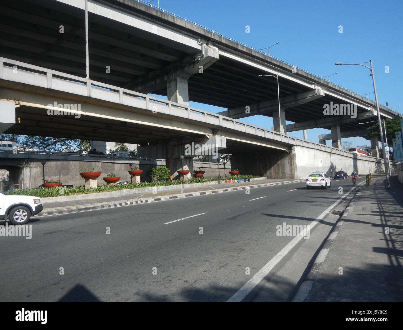 Expressway construction philippines hi-res stock photography and images ...