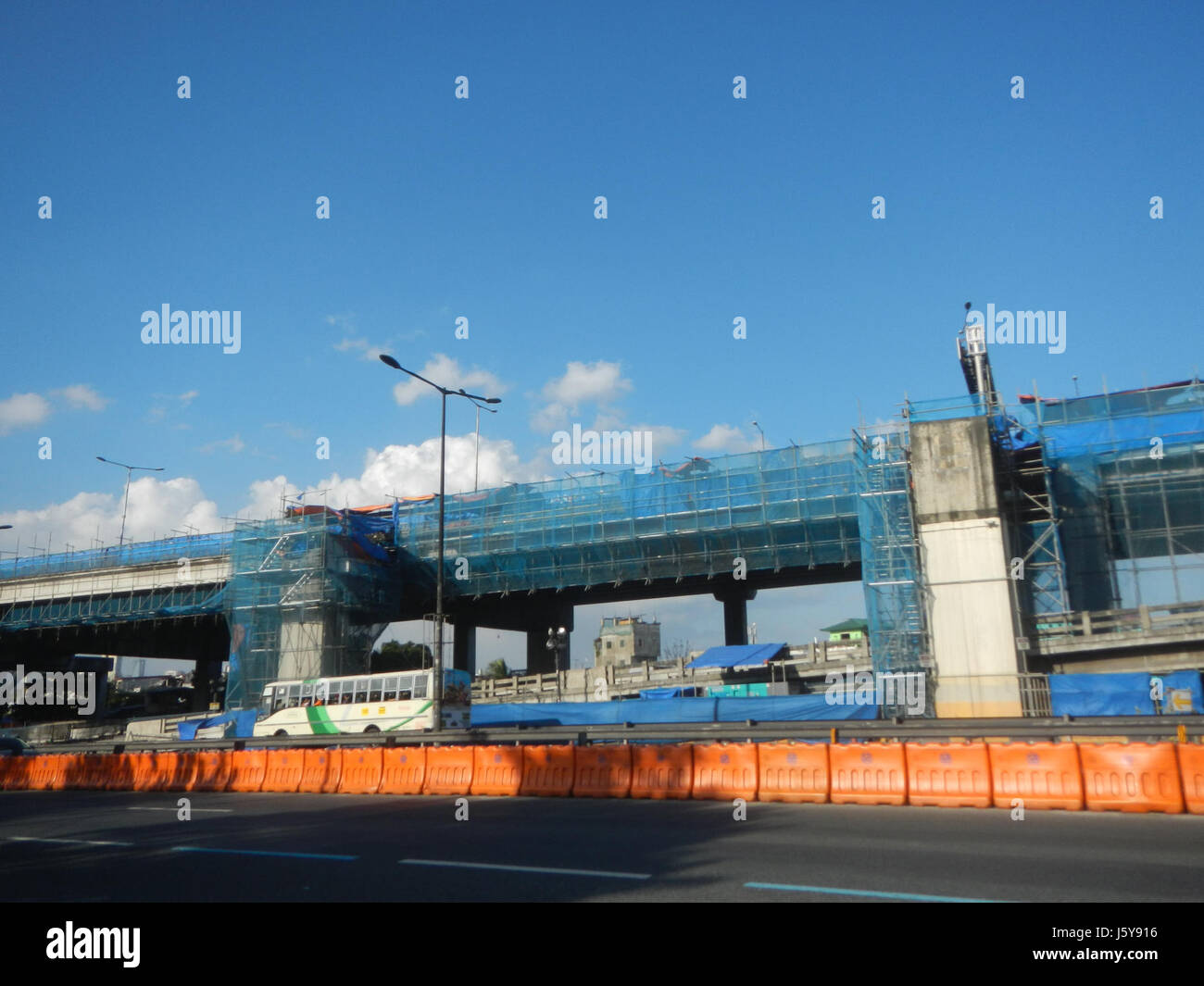 The Sales Interchange on the South Luzon Expressway connects key areas ...