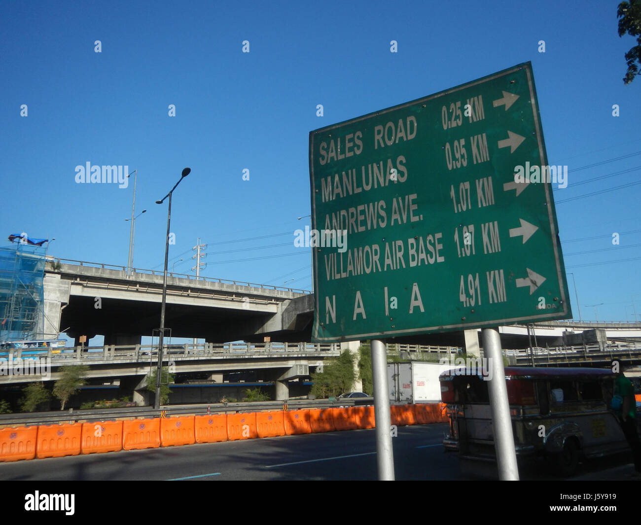 This photo showcases the Sales Interchange connecting the South Luzon ...