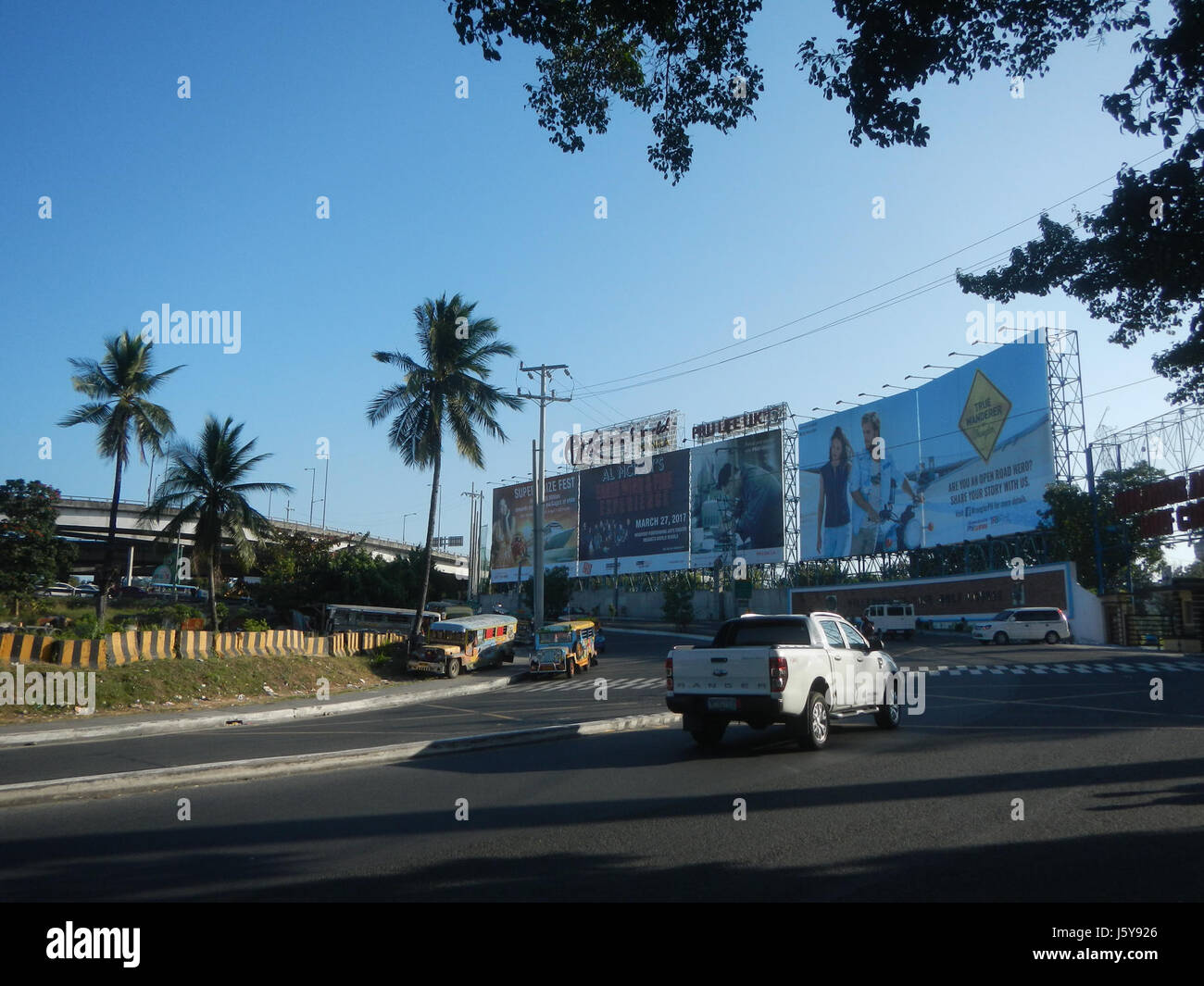 04273 Sales Interchange South Luzon Expressway Metro Manila Skyway ...