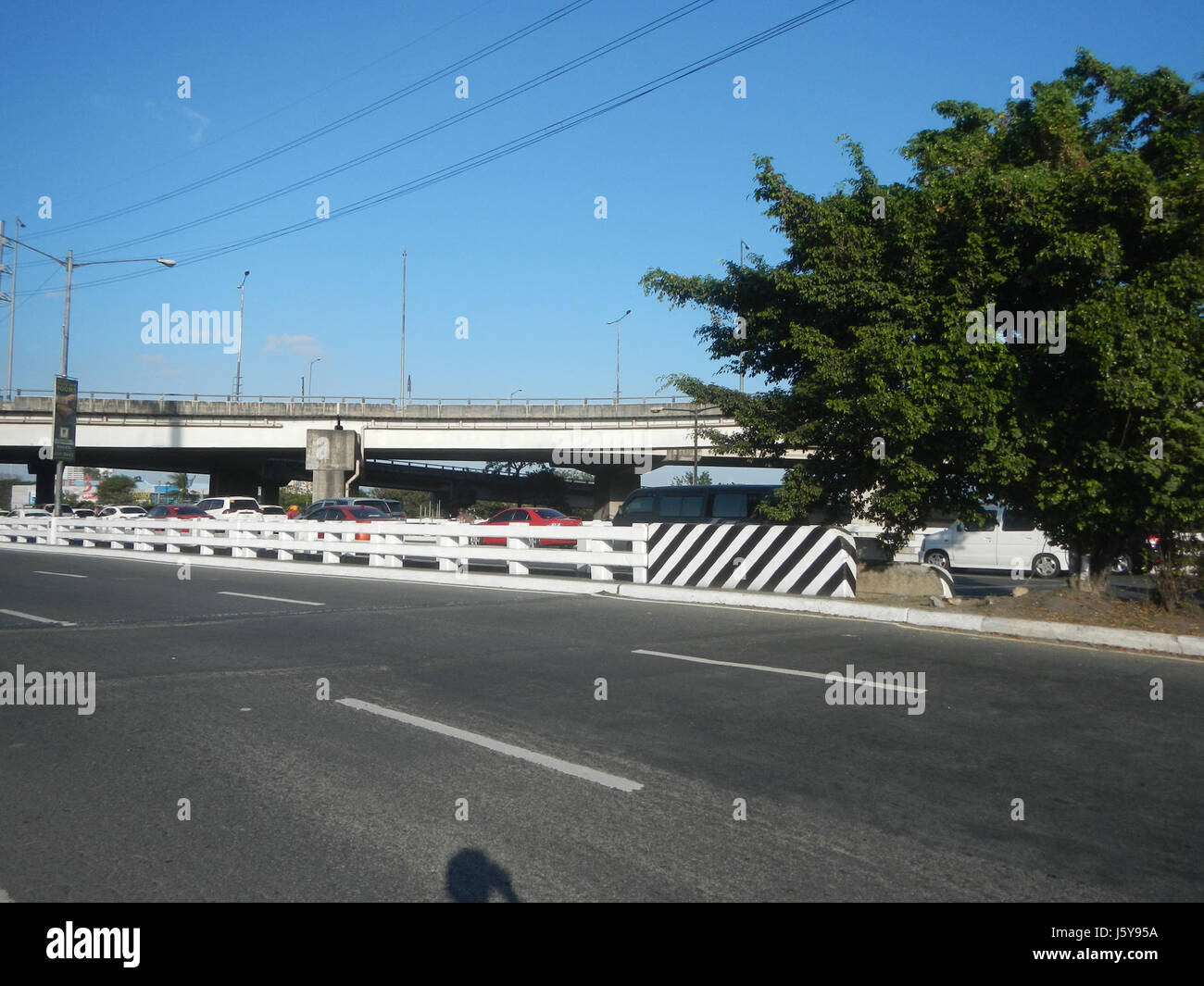 The Sales Interchange connects the cities of Taguig and Pasay in Metro ...