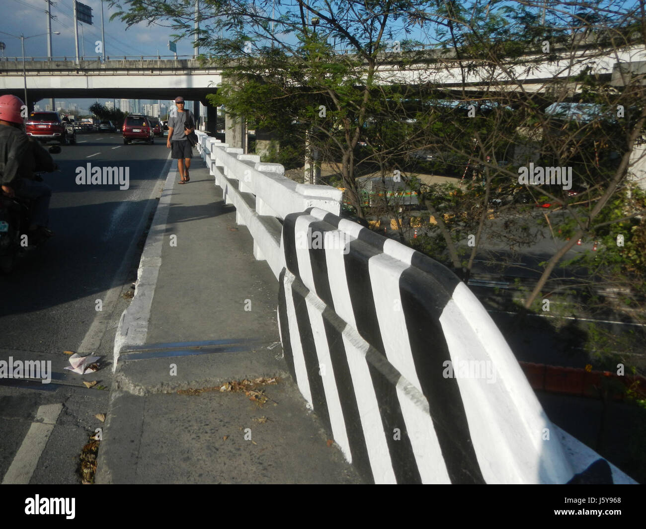 This image references the Sales Interchange located between Taguig and ...