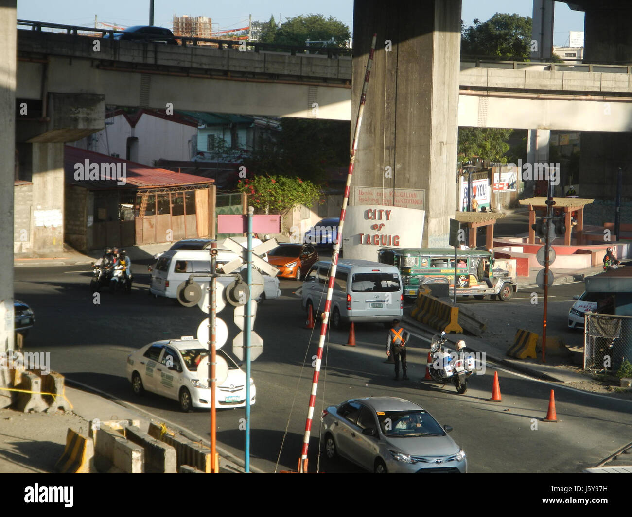 04421 Sales Interchange Lawton Avenue Western Bicutan Taguig Pasay City ...