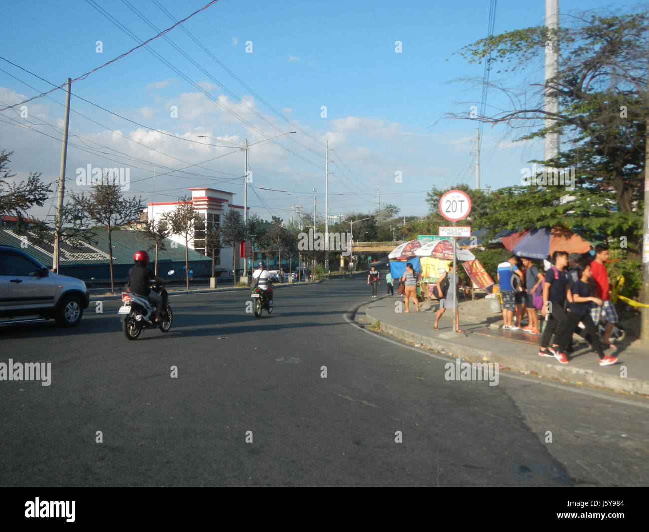 04421 Sales Interchange Lawton Avenue Western Bicutan Taguig Pasay City ...