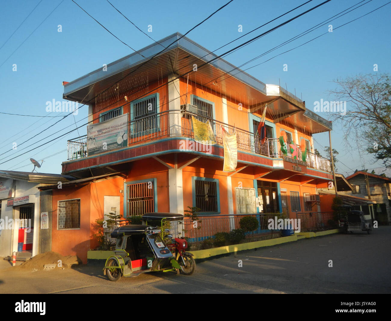 This title refers to the road networks and scenic views along Daungan ...