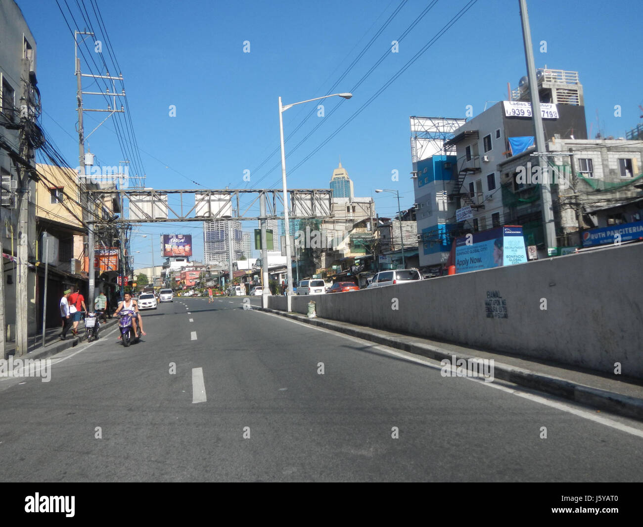 The Kalayaan Flyover connects key areas in Metro Manila, particularly ...