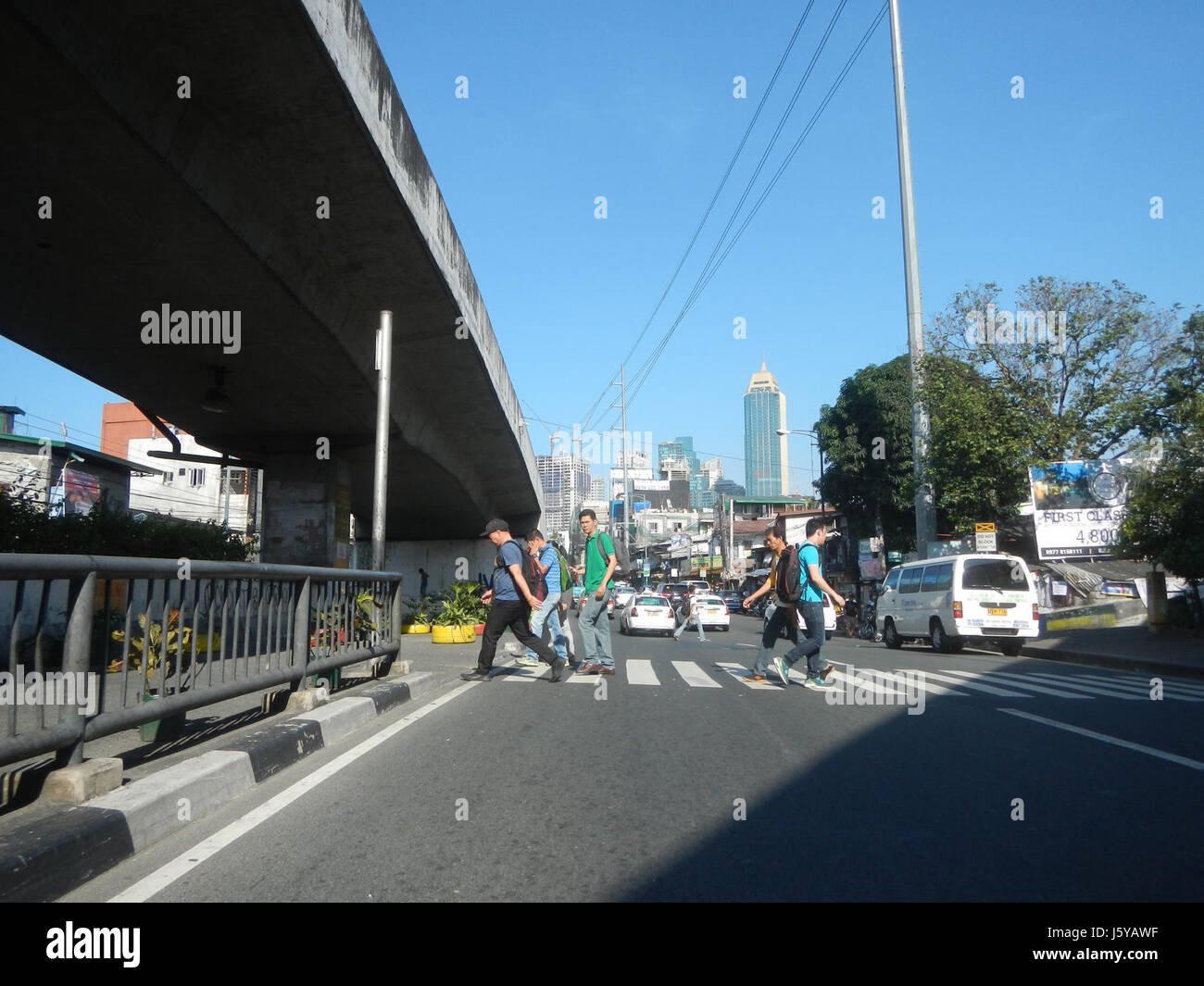 The Kalayaan Flyover in Makati City connects the EDSA and Fort ...
