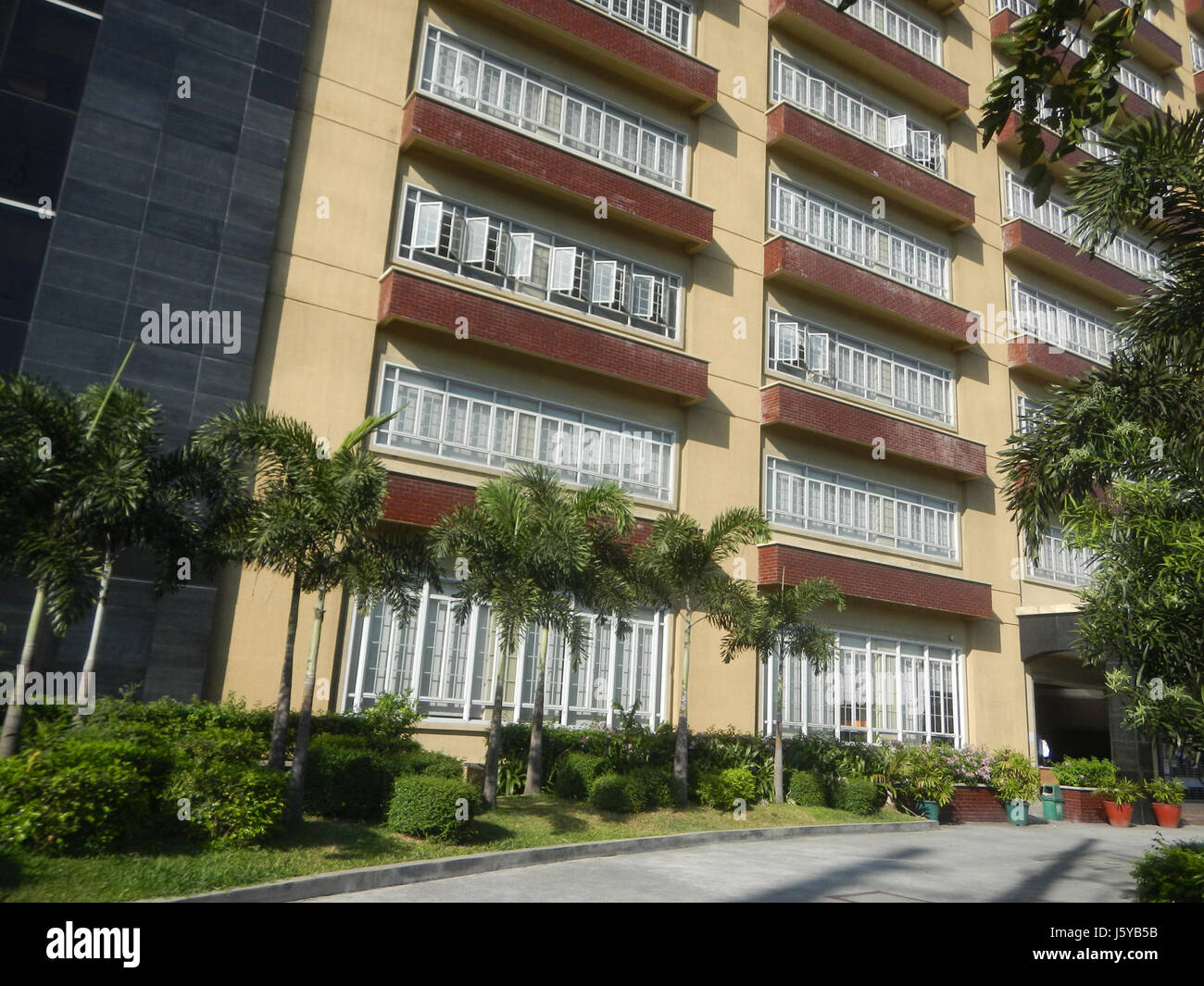 0351 Makati Science High School Cembo Kalayaan Avenue 19 Stock Photo ...