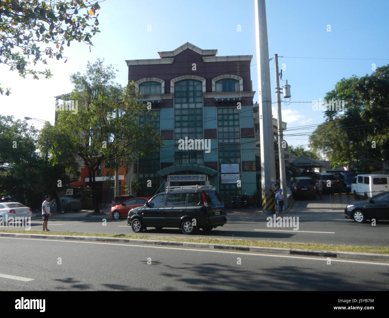 This location in East Rembo, Makati City, features Kalayaan Avenue and ...