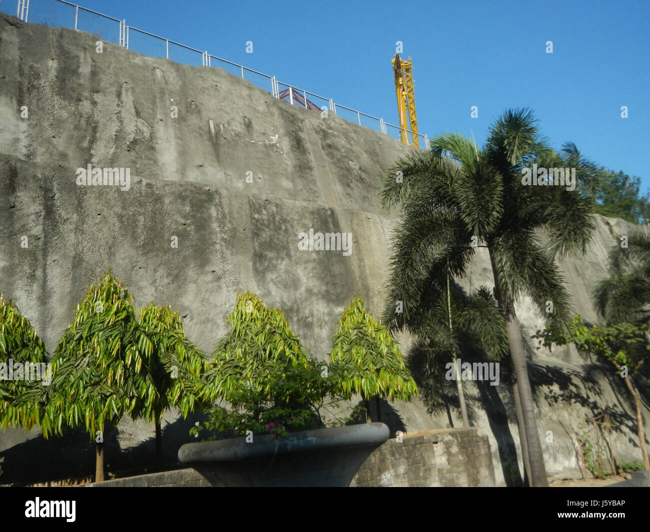 0540 East Rembo Pedestrian Footbridge Kalayaan Avenue C-8 Makati City ...