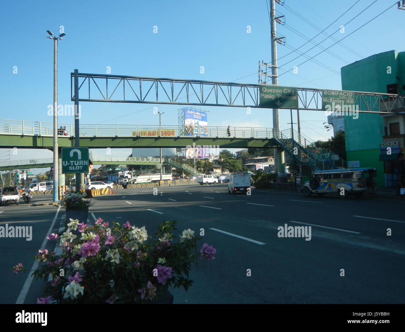 0540 East Rembo Pedestrian Footbridge Kalayaan Avenue C-29 Makati City ...