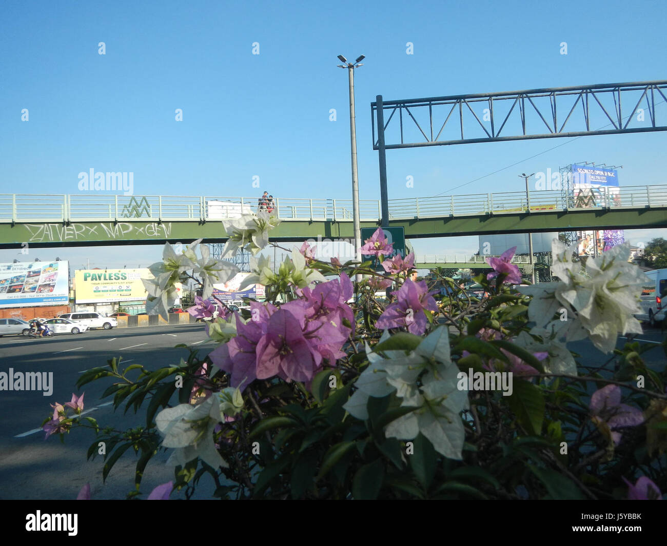 0540 East Rembo Pedestrian Footbridge Kalayaan Avenue C-31 Makati City ...