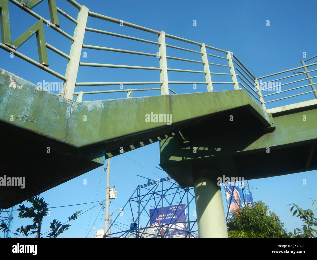 0540 East Rembo Pedestrian Footbridge Kalayaan Avenue C-42 Makati City ...
