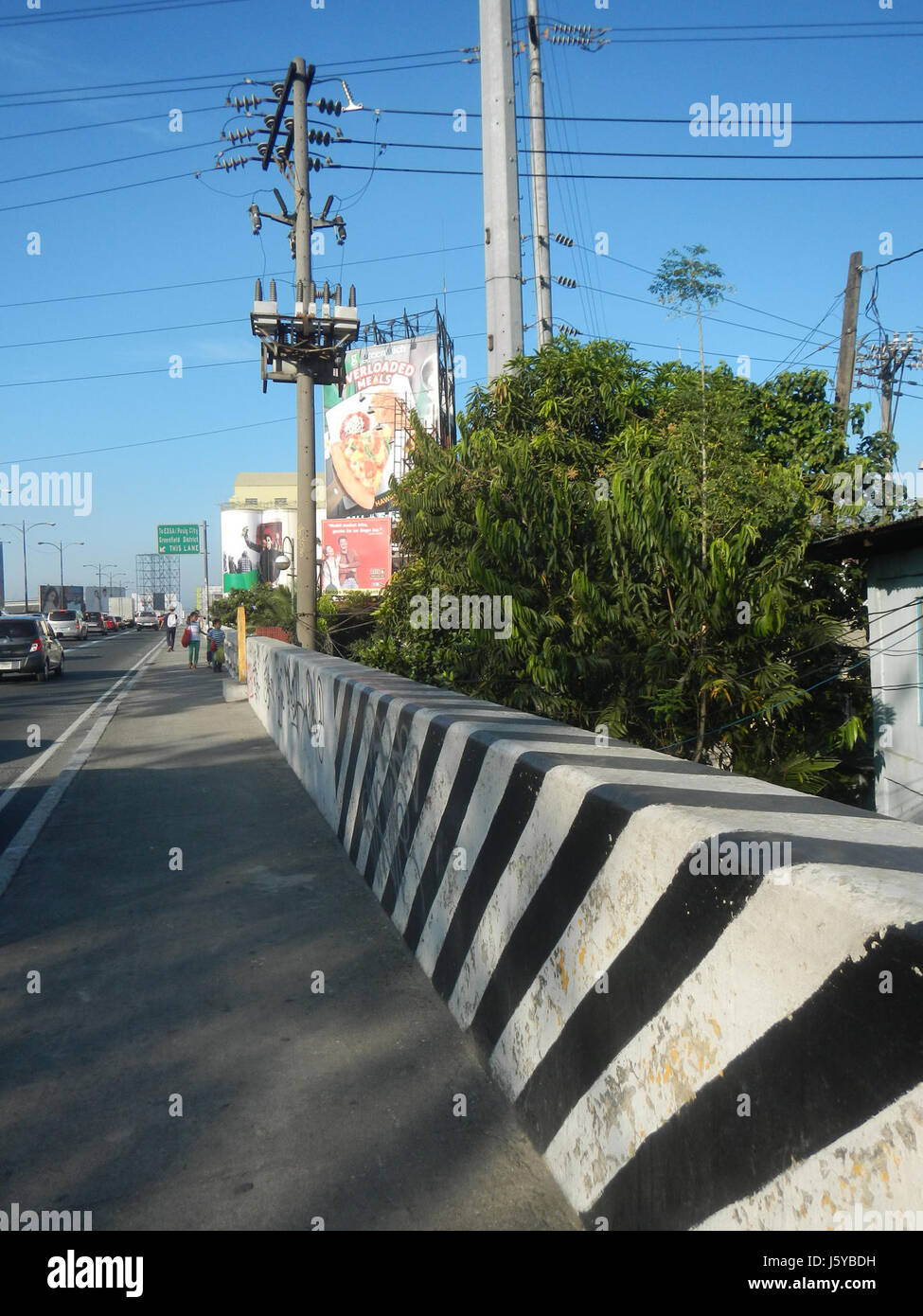 The Circumferential Road 35 Highway connects Pasig and Makati in Metro ...