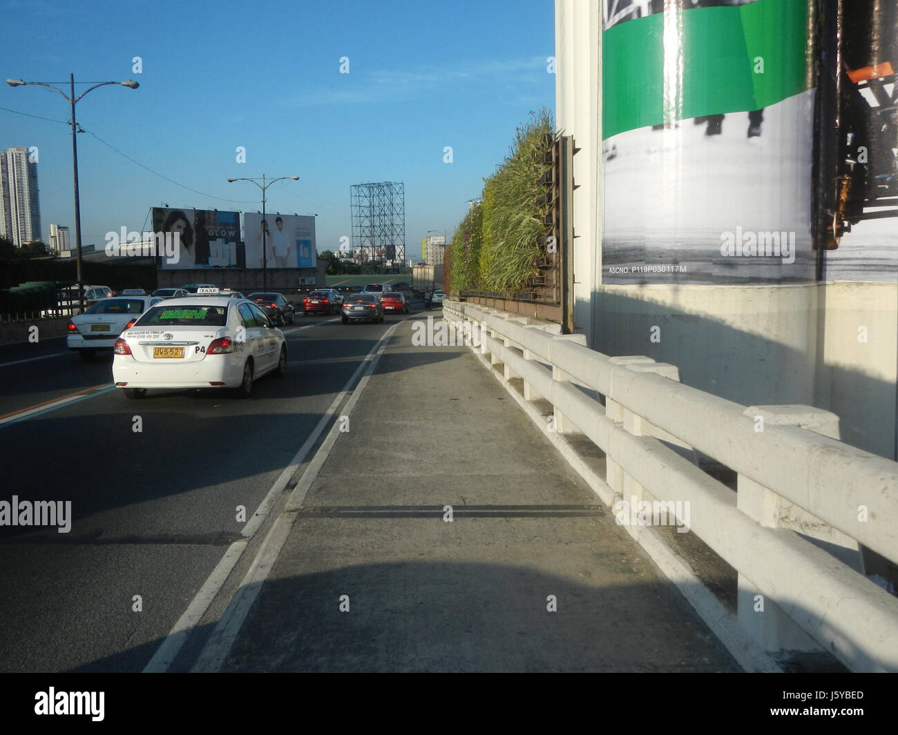 This reference outlines a major transportation route in the Metro ...