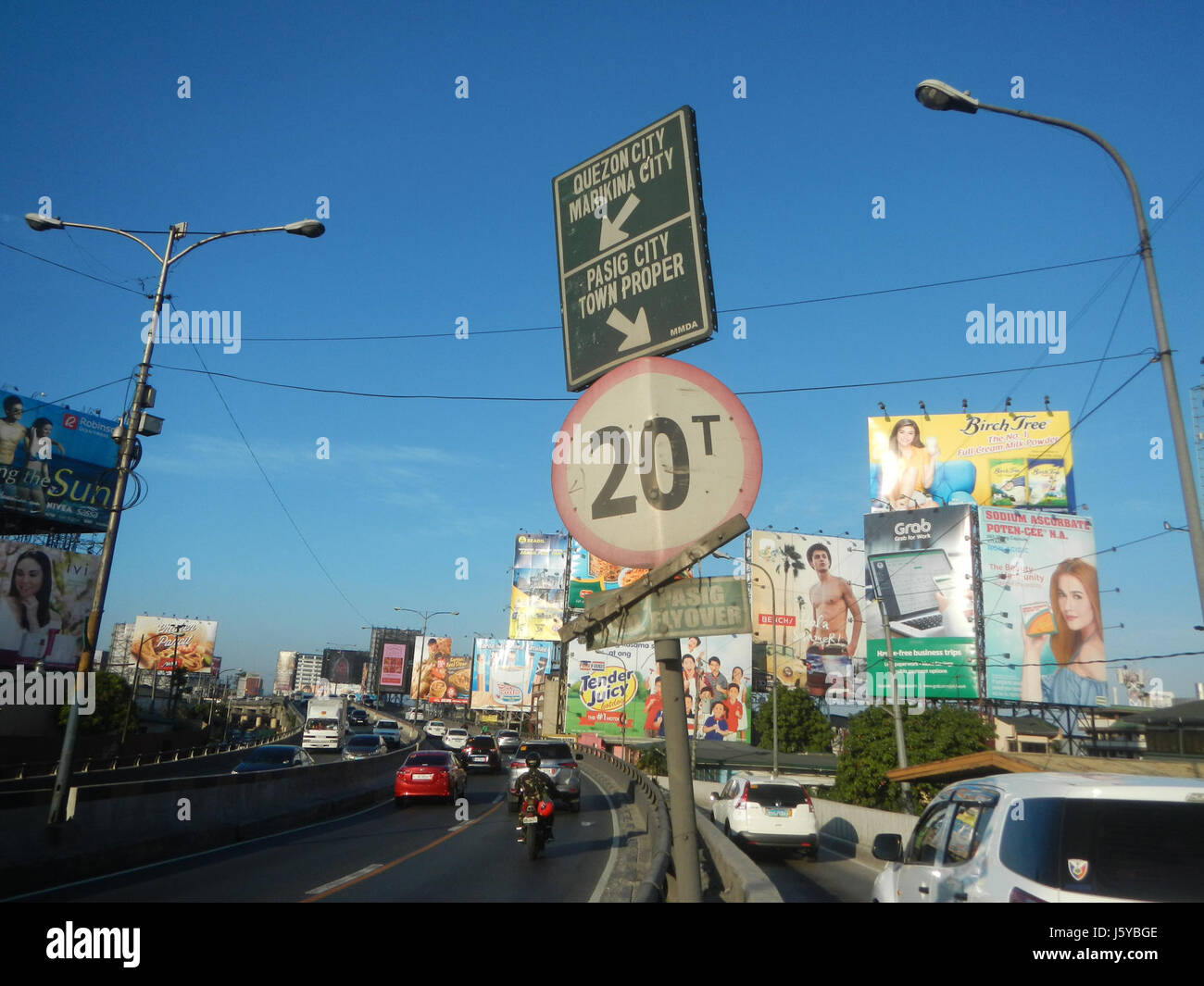 The Circumferential Road 33 connects important areas in the city ...