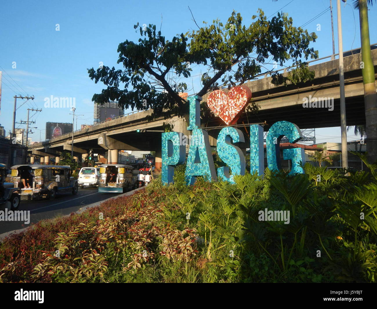 This image depicts Circumferential Road 8, passing through Bagong Ilog ...