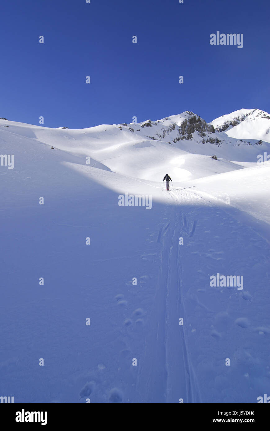 winter outdoor tour mountain haven ski route snow blue spare time free ...