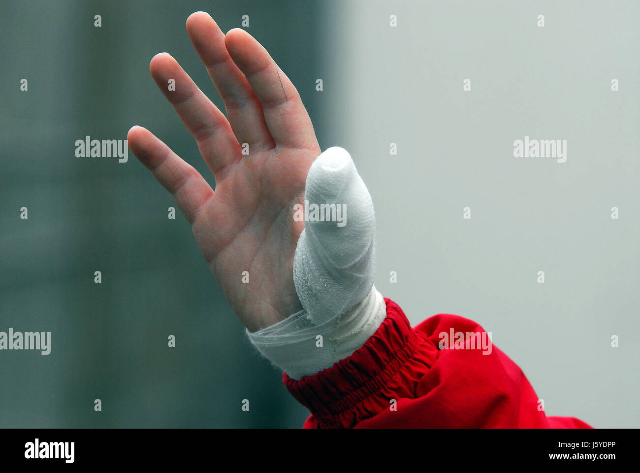 Daumenverband hi-res stock photography and images - Alamy