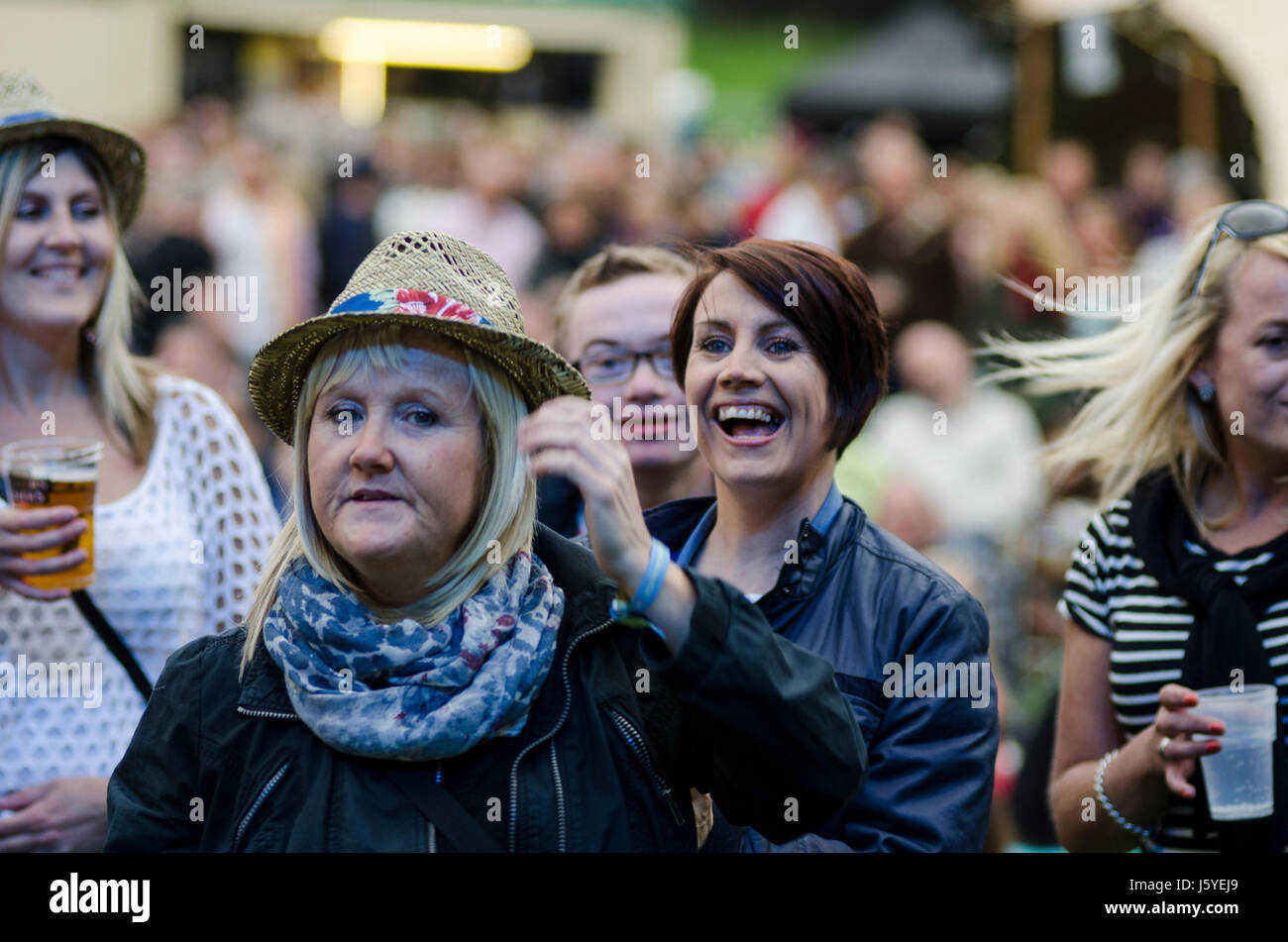 Summer music festival audience crowd Stock Photo - Alamy