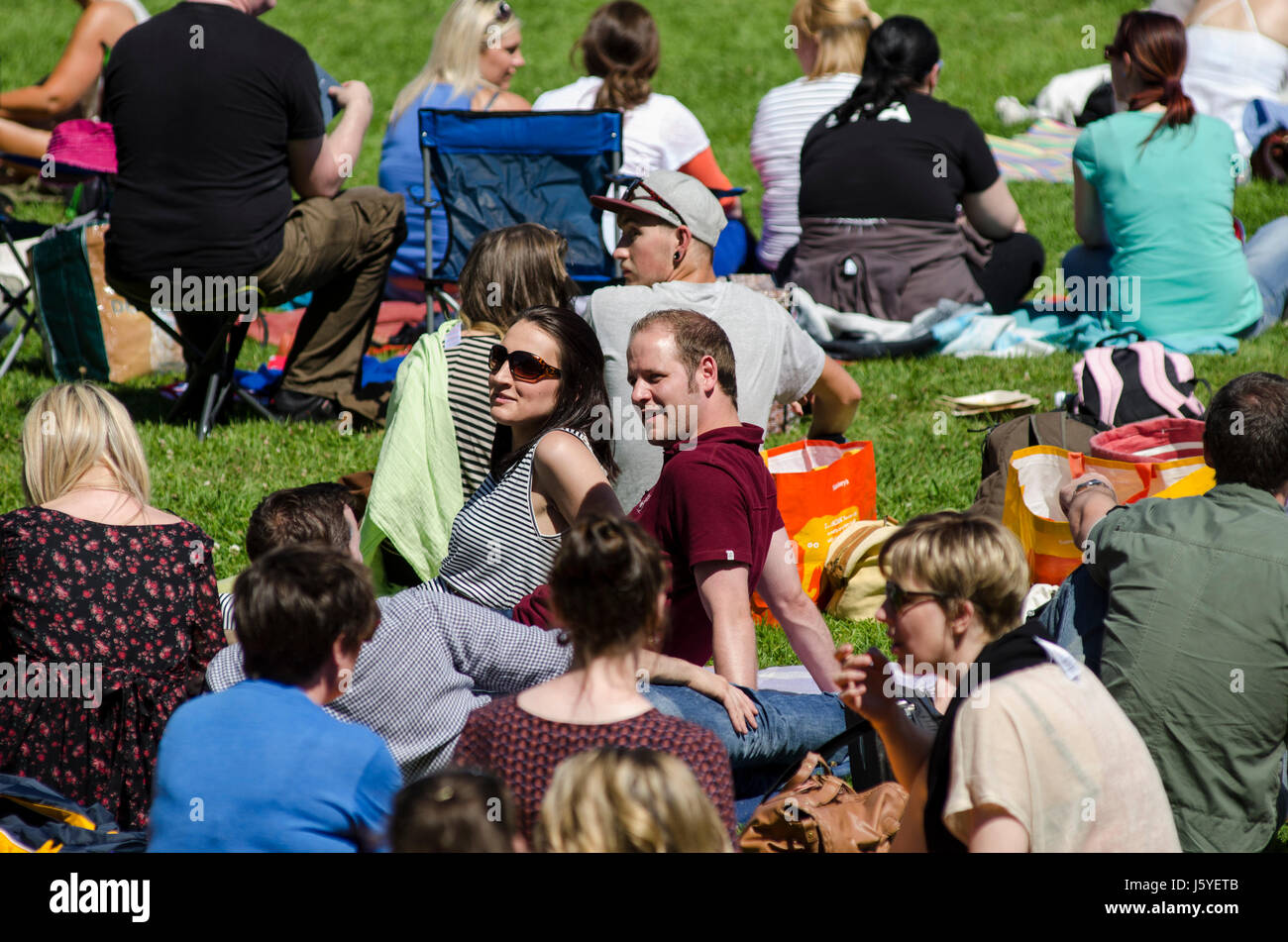 Summer music festival audience crowd Stock Photo - Alamy
