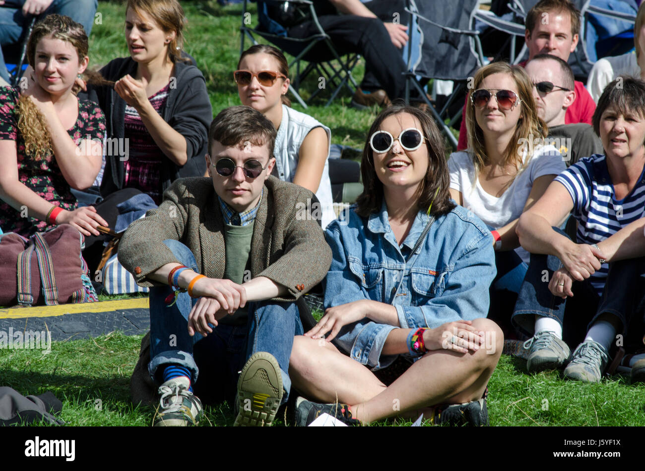Summer music festival audience crowd Stock Photo - Alamy