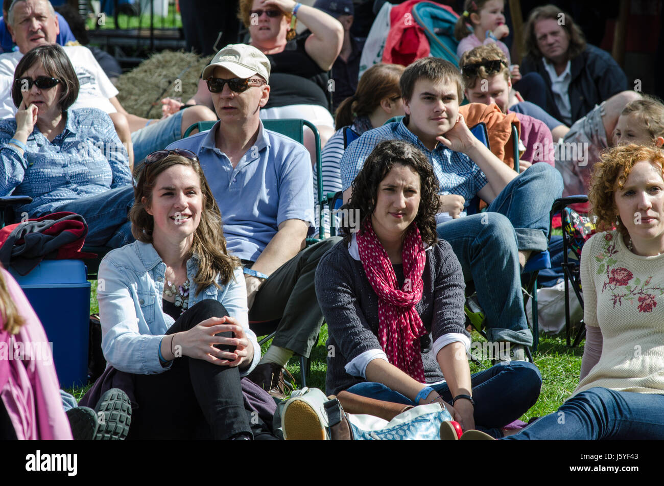 Summer music festival audience crowd Stock Photo - Alamy