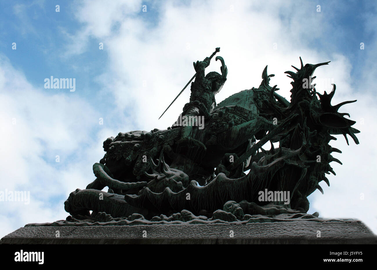 Bronze statue st george dragon hi-res stock photography and images - Alamy
