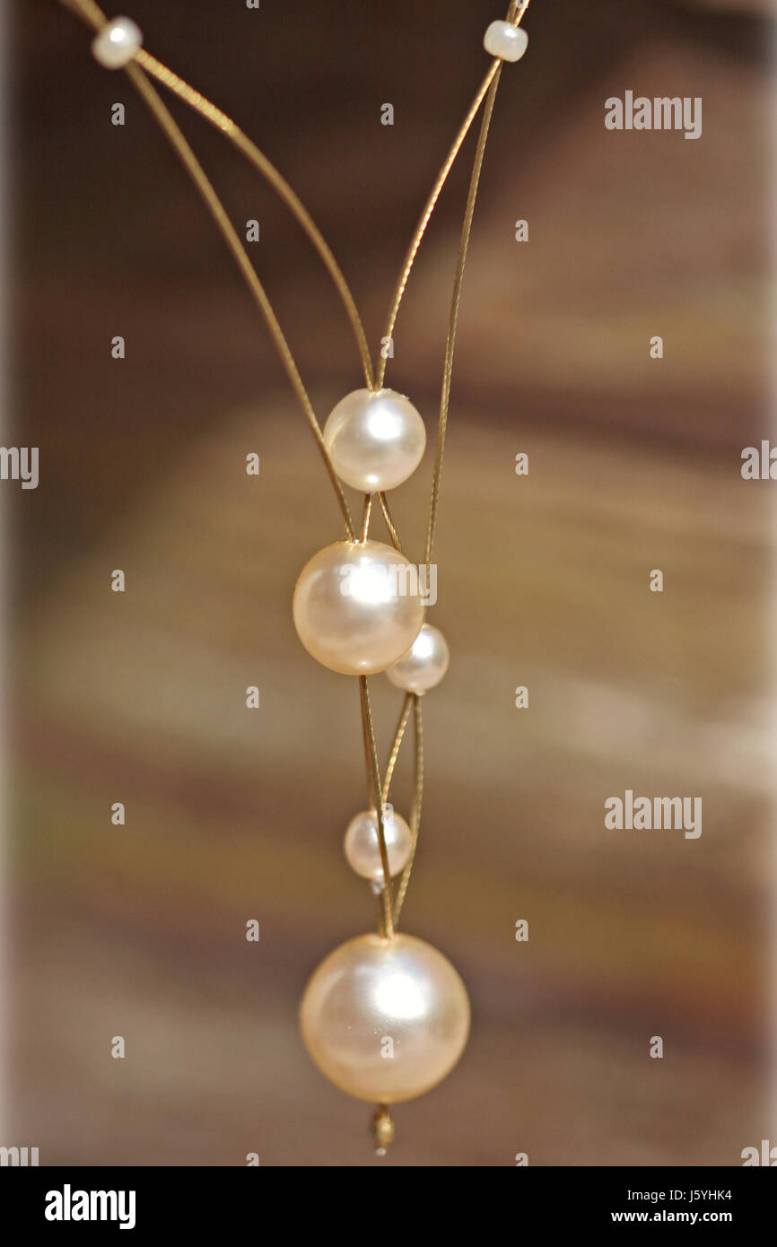 Small gold chain hi-res stock photography and images - Alamy