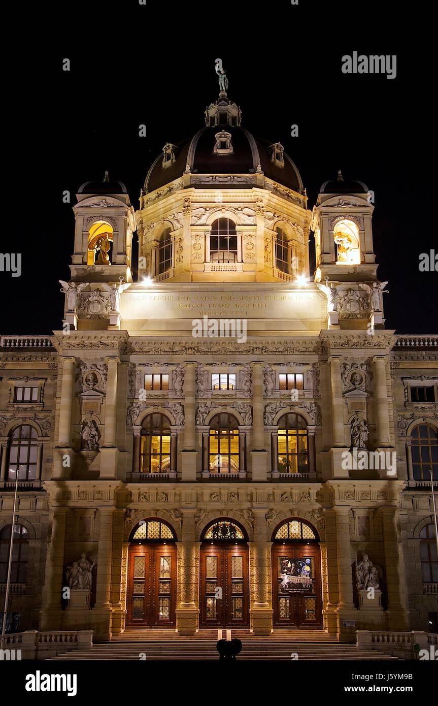 Night museums vienna hi-res stock photography and images - Alamy
