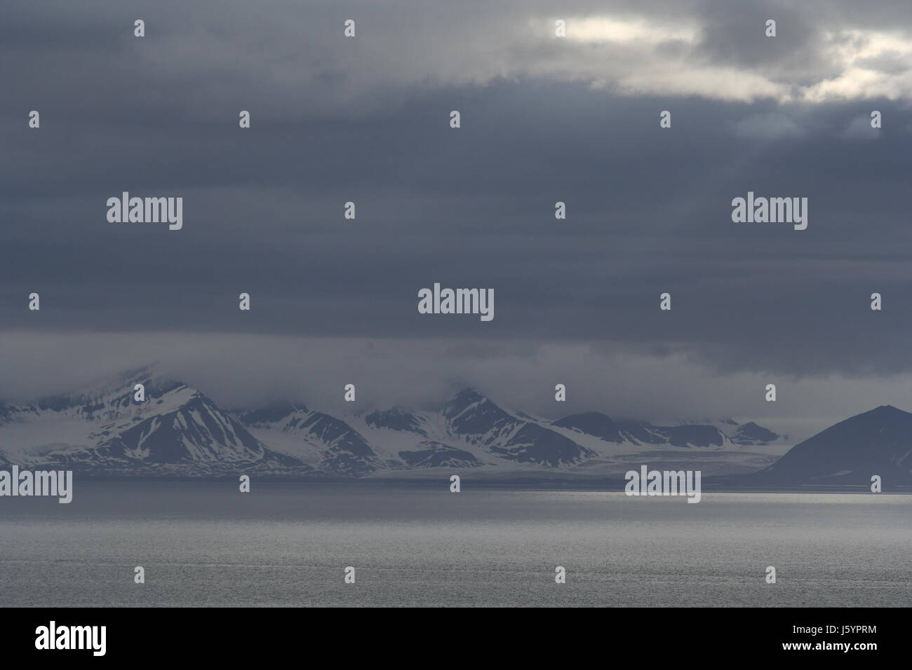arctic north night nighttime arctic ice north water isfjord spitzbergen ...