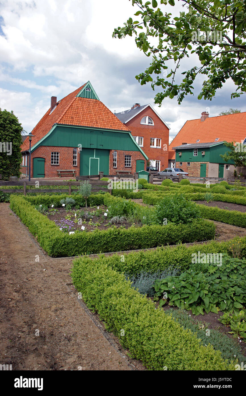 garden box-tree hedge farmhouse hedges gardens box hedge bucolic garden ...