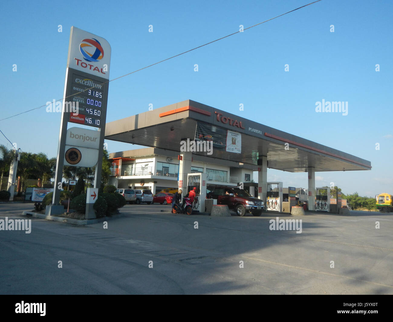 Toyota car showroom hi-res stock photography and images - Alamy