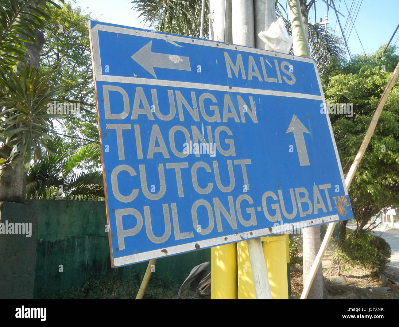 This refers to the welcome arches and road signage in Guiguinto ...