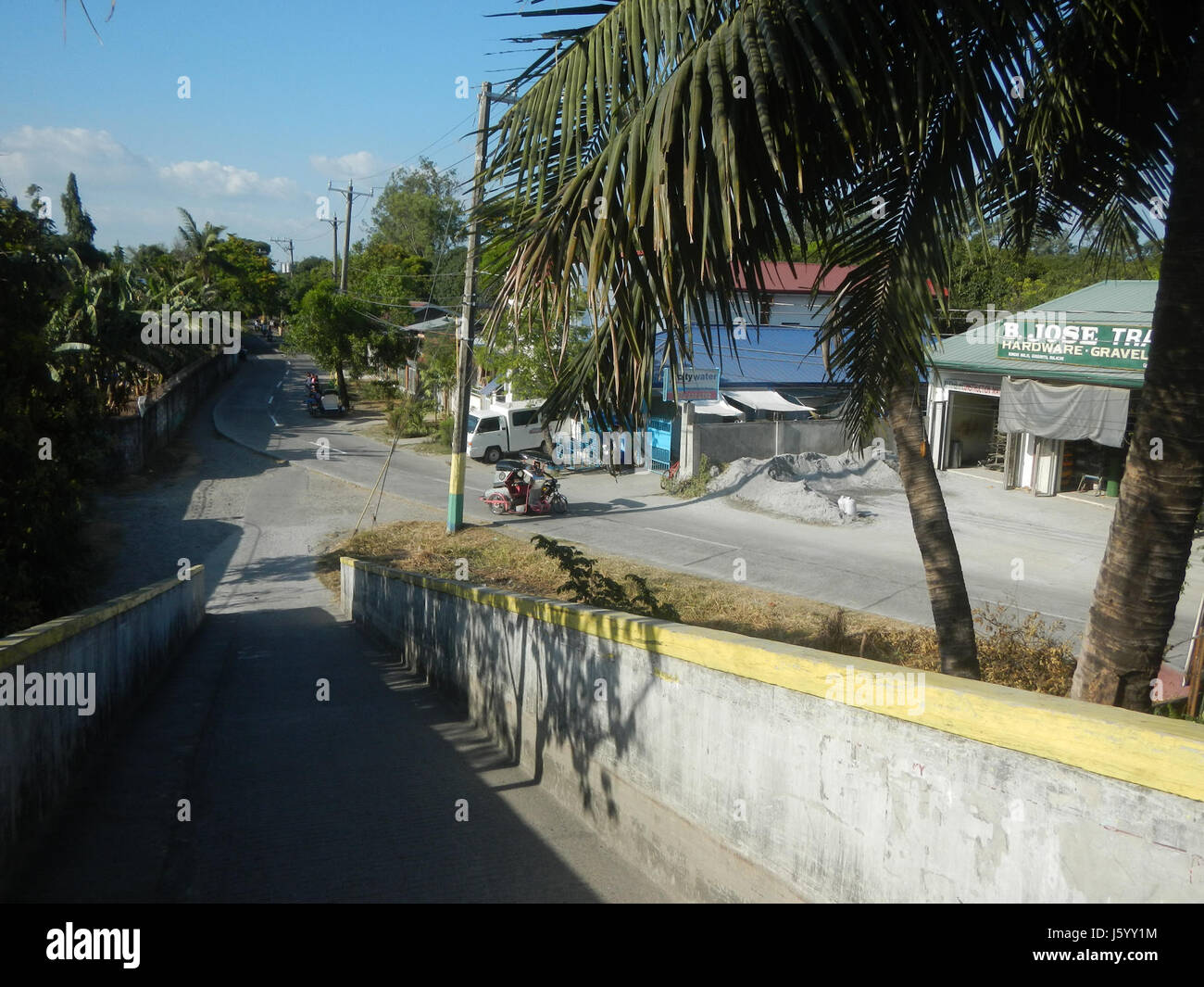 This map shows the Fields Malis Overpasses and roads in Guiguinto ...
