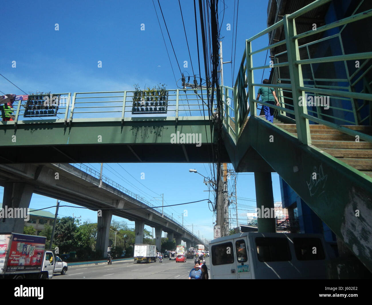 02913 katipunan footbridge edsa barrio hi-res stock photography and ...