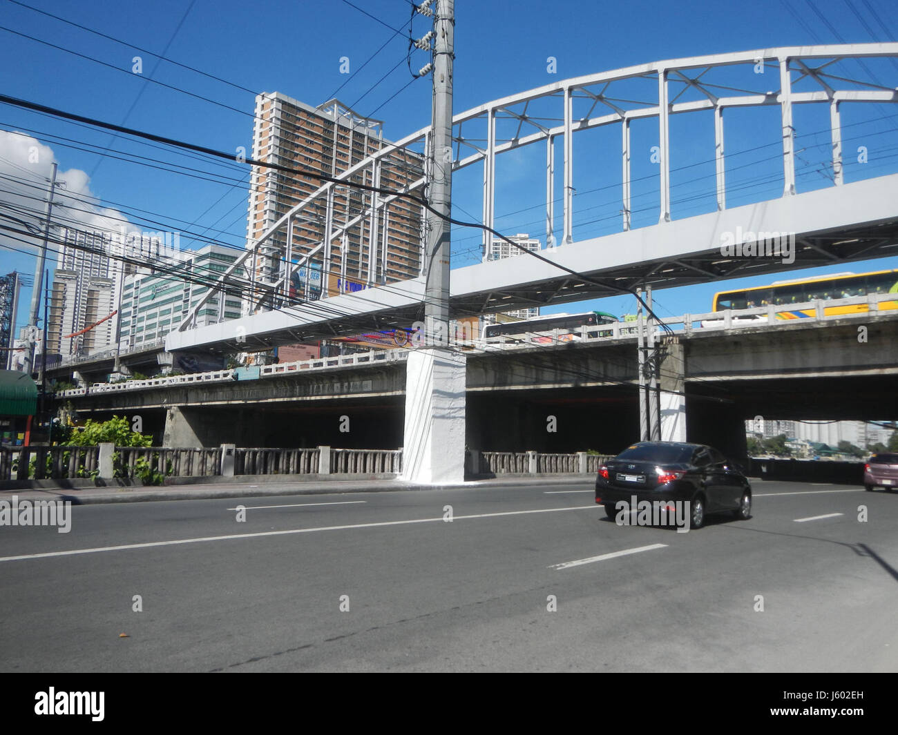 The Guadalupe Ferry connects the J.P. Rizal Cembo station in ...