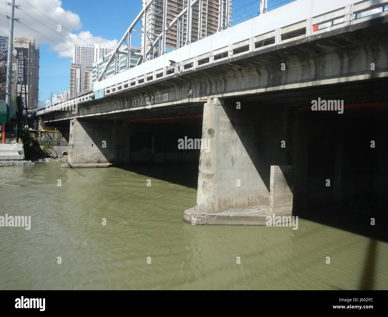 The Guadalupe Ferry in the J.P. Rizal area of Cembo, Mandaluyong ...