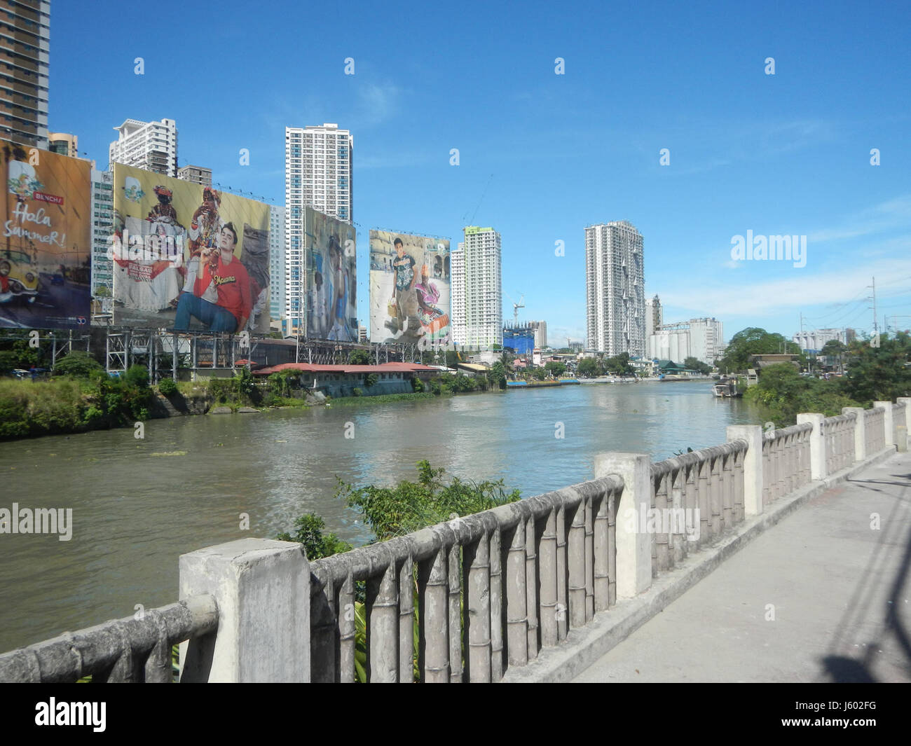 The Guadalupe Ferry Station, located between Mandaluyong and Makati ...