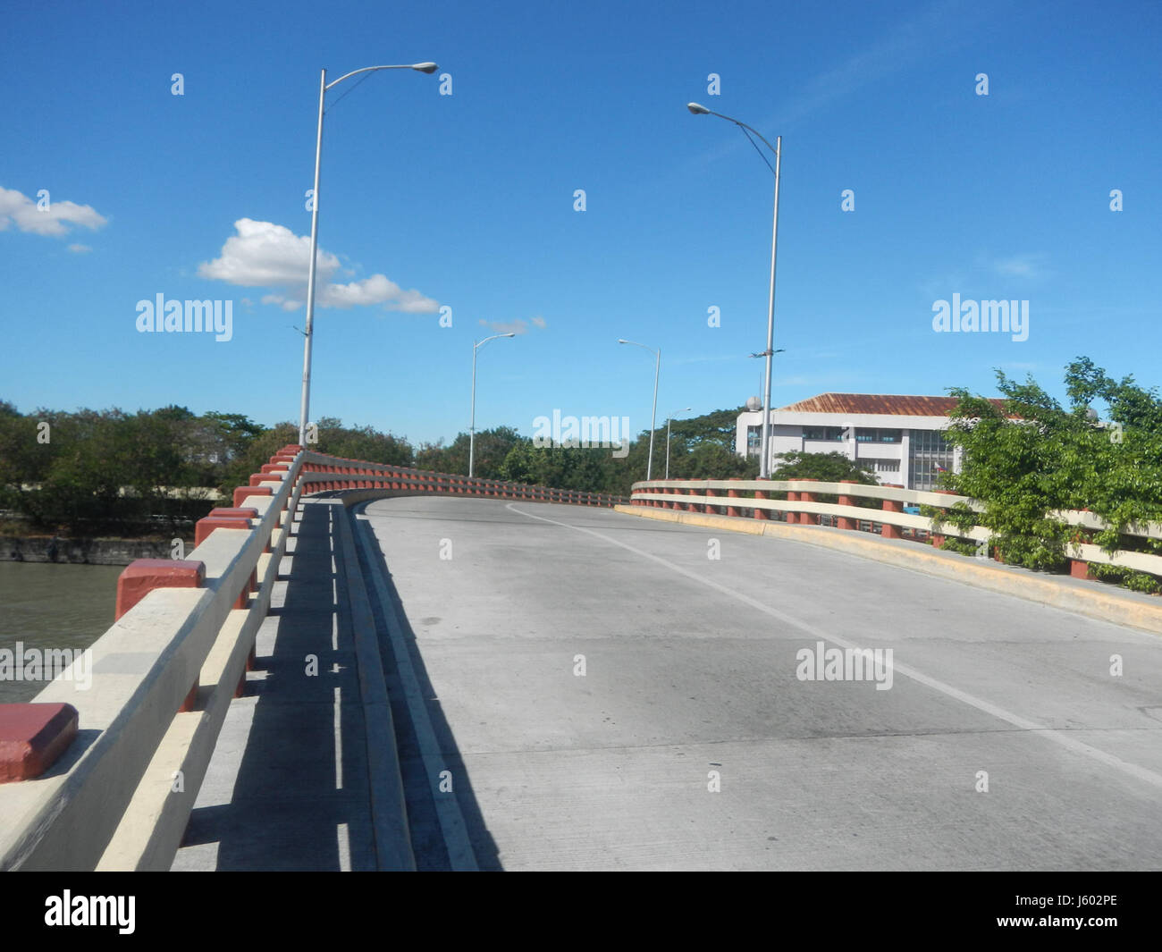 Flood control efforts at the Sumilang Buting Bridge in Pasig City ...