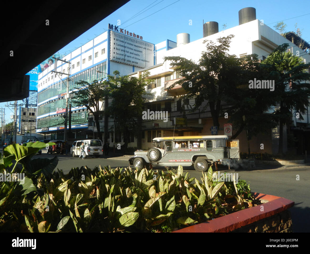 E. Rodriguez Jr. Avenue in Pasig City is a major thoroughfare in Metro ...