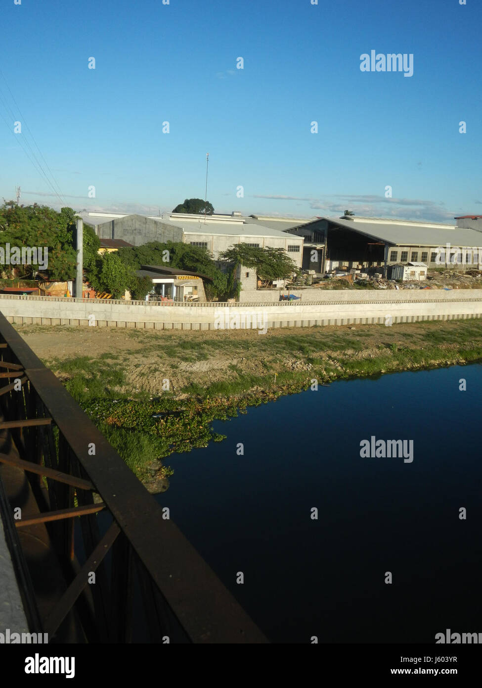 Vargas Bridge spans across the Pasig River in Metro Manila. This key ...