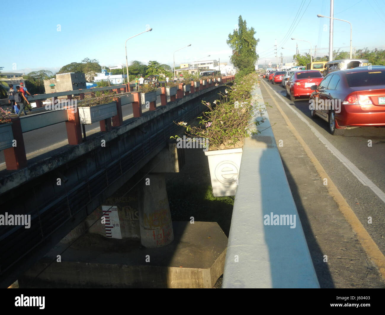 Vargas Bridge crosses the Pasig River in Manila, connecting various ...