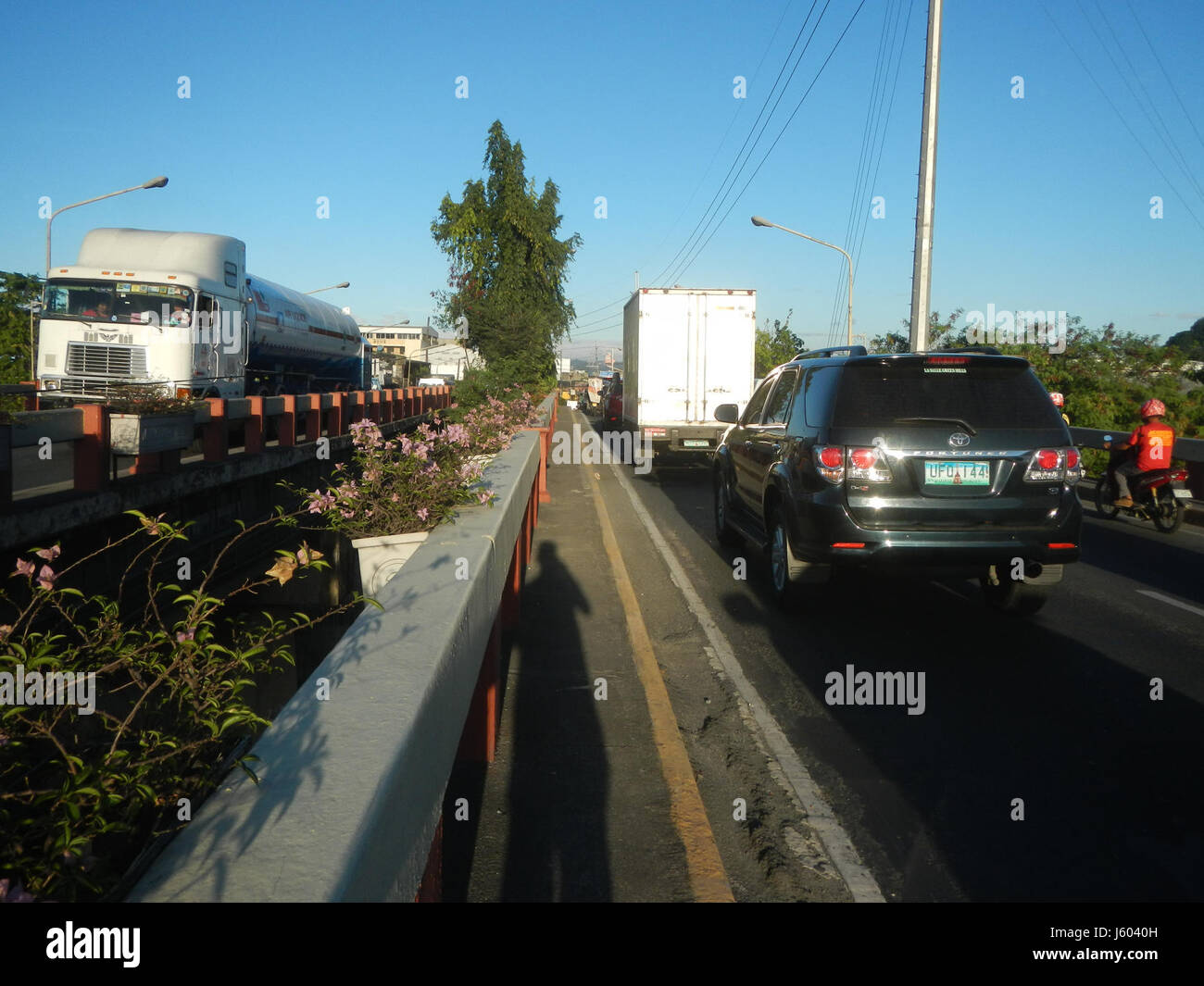 The Vargas Bridge, crossing the Pasig River in Metro Manila, connects ...