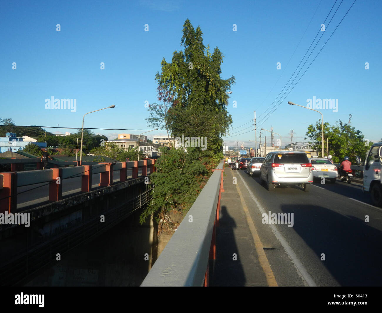 A photograph of Vargas Bridge over the Pasig River, highlighting its ...