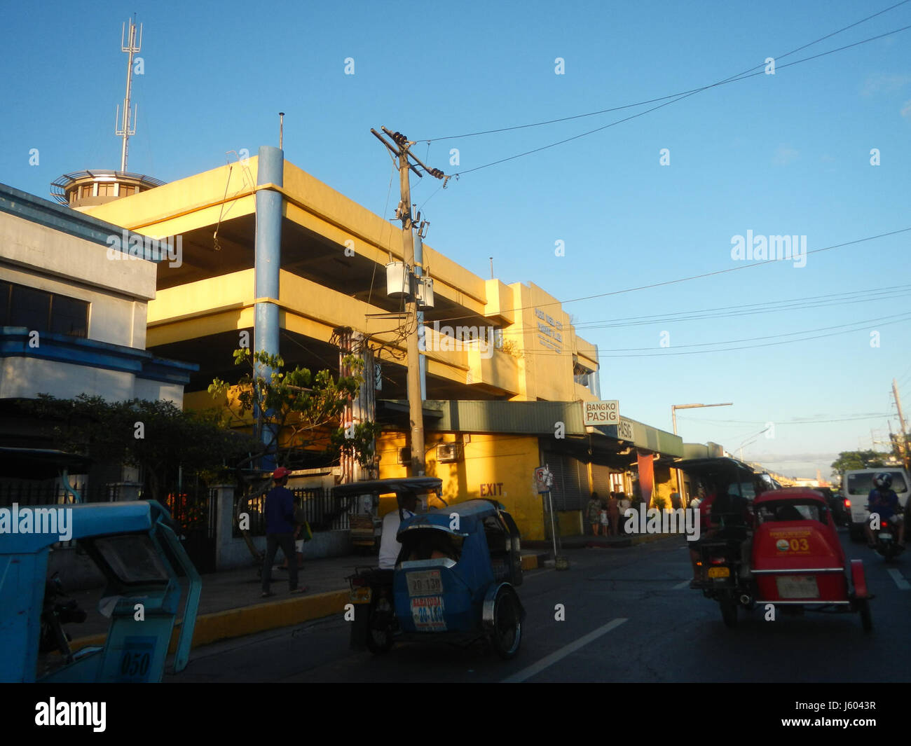 Pasig City Hall Compound features a unique revolving tower that ...